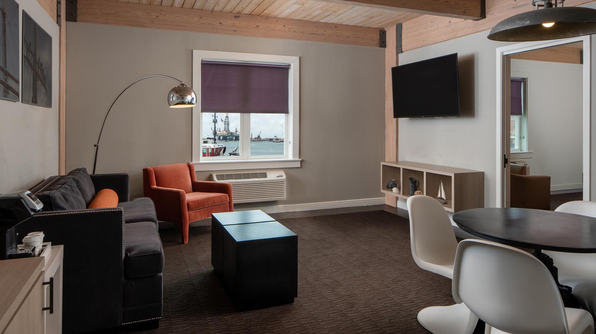 Harbor View King Suite | Harbor House Hotel