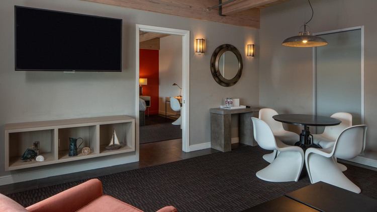 Harbor View King Suite | Harbor House Hotel